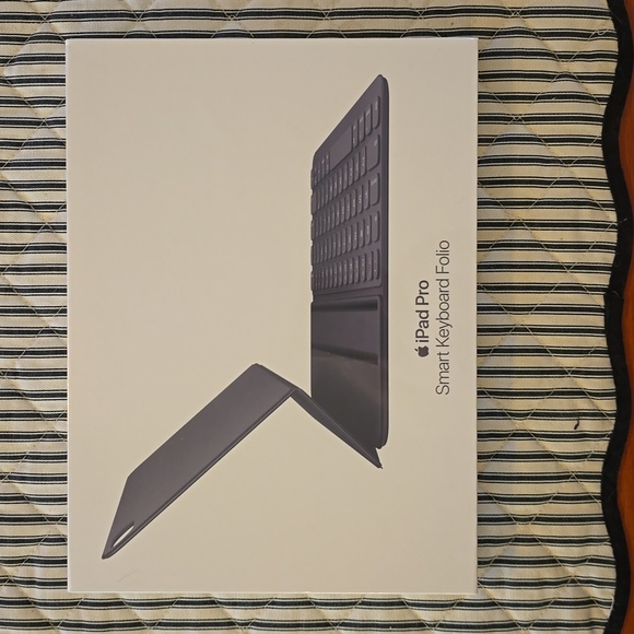 Apple | Tablets & Accessories | Ipad Pro Smart Keyboard Folio | Poshmark